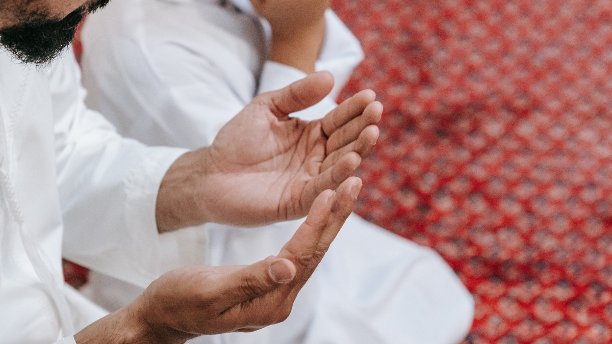 10 Adab Berdoa Kepada Allah Dengan Tertib - Blog EZ Qurban